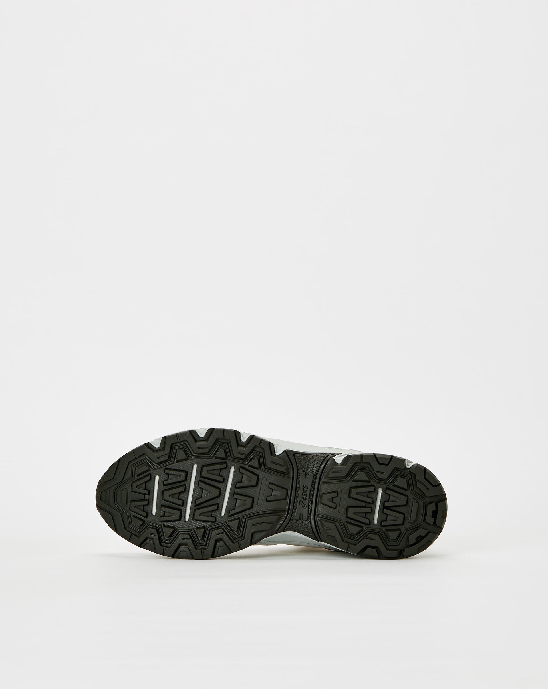 Asics — Performance Footewear for Athletes and Streetwear – Xhibition