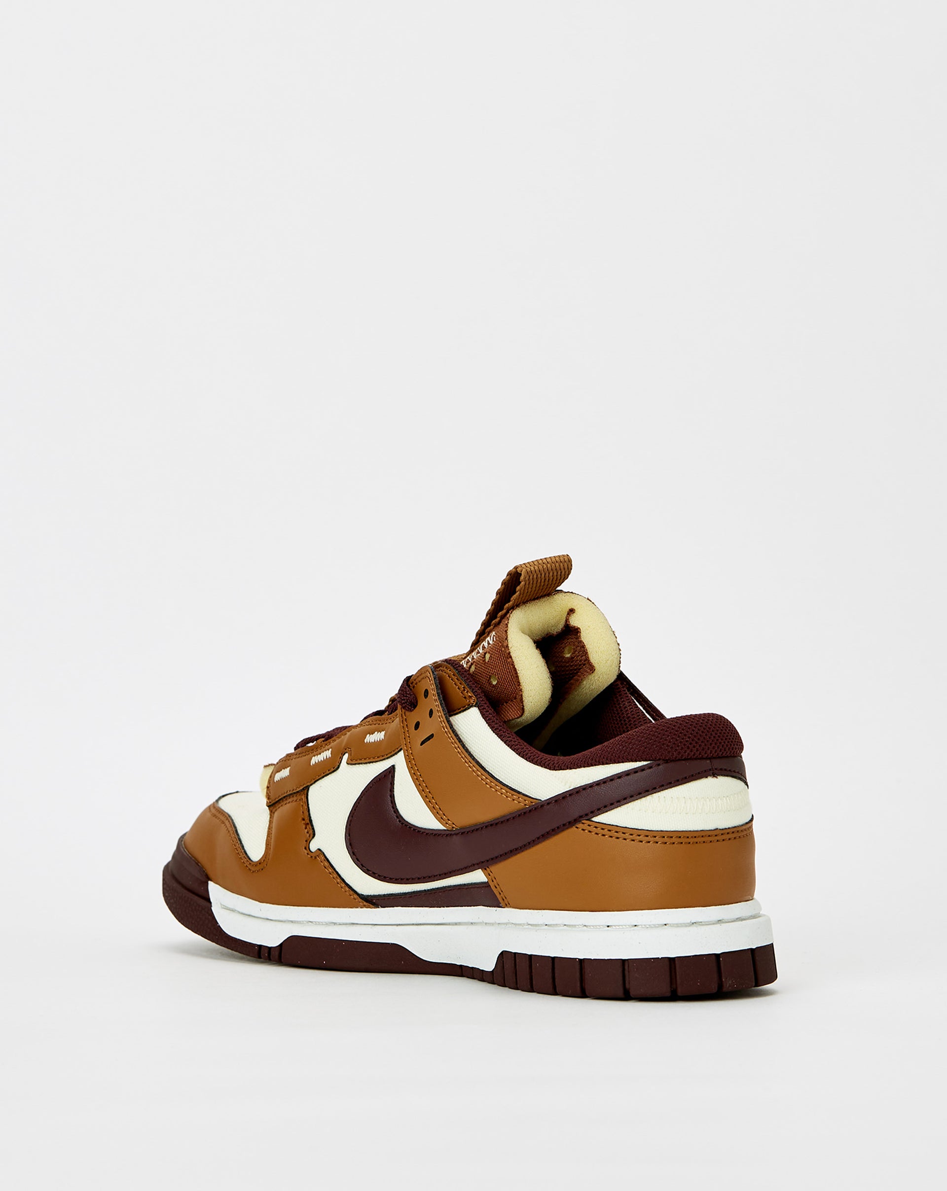 Nike — Innovation and Style for Athletes and Streetwear – Xhibition