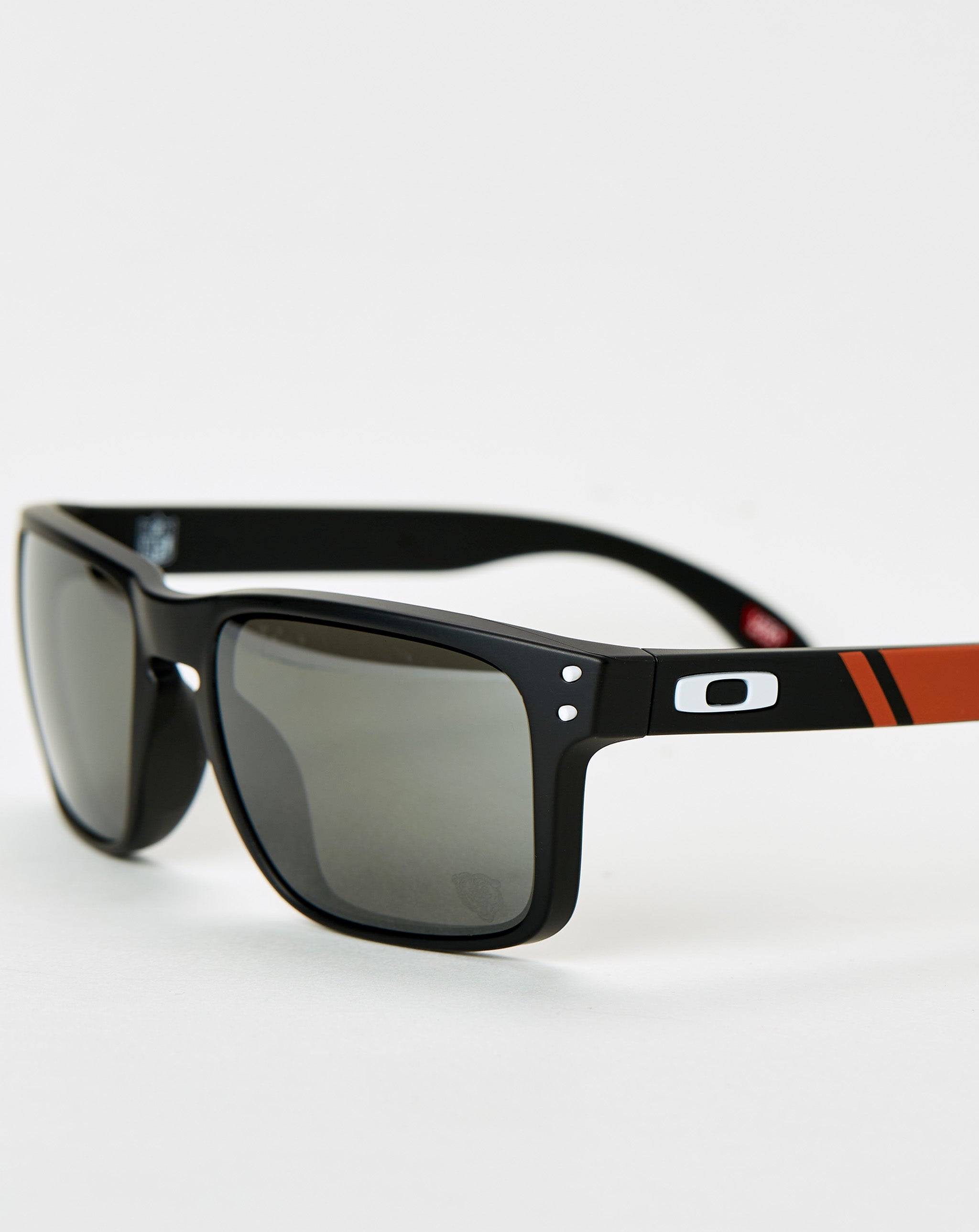 Oakley — Innovative Eyewear for Enthusiasts – Xhibition