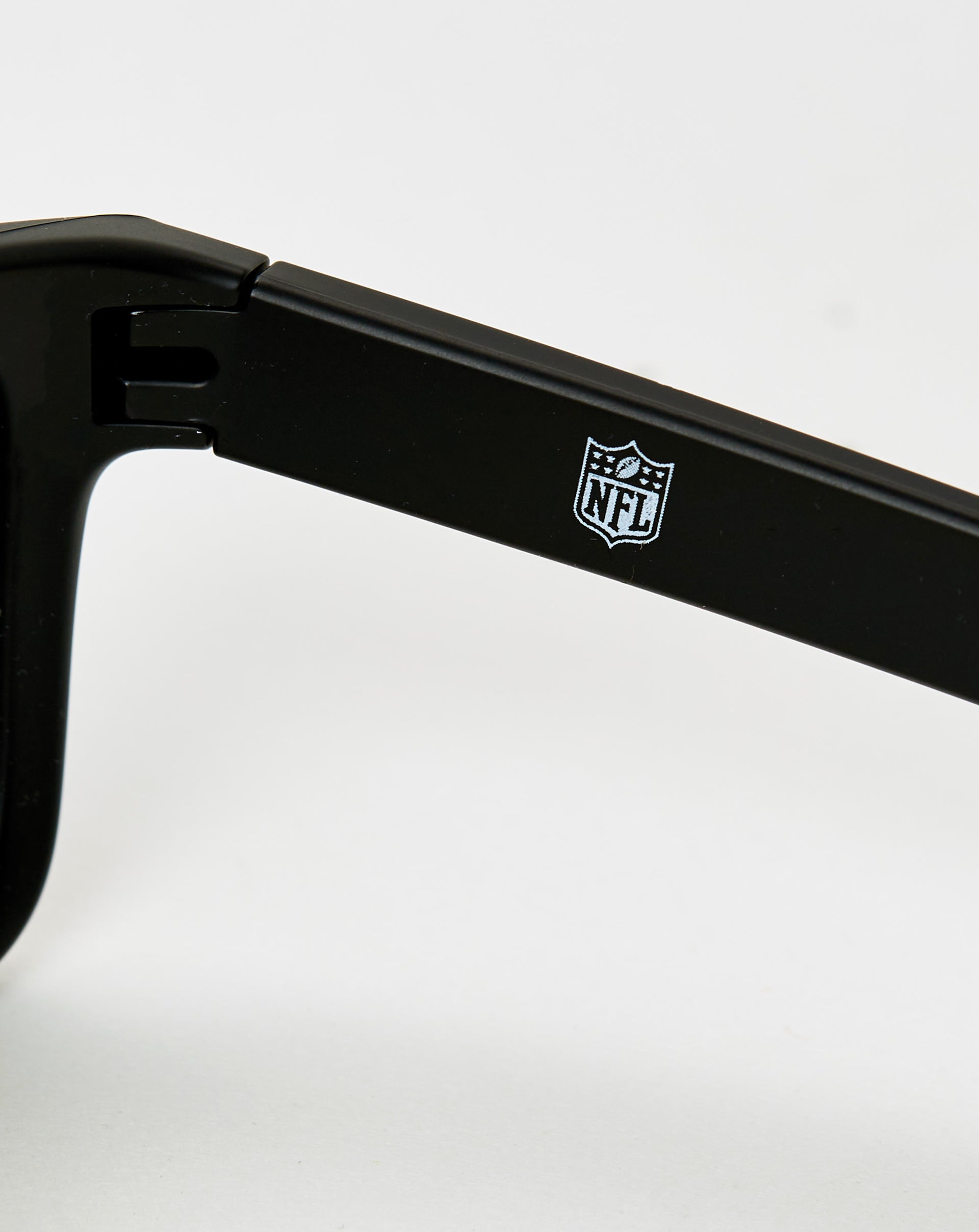 Oakley — Innovative Eyewear for Enthusiasts – Xhibition