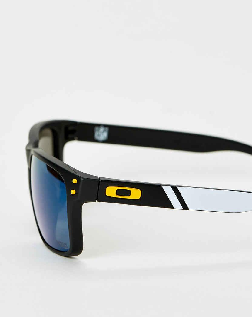Oakley — Innovative Eyewear for Enthusiasts – Xhibition