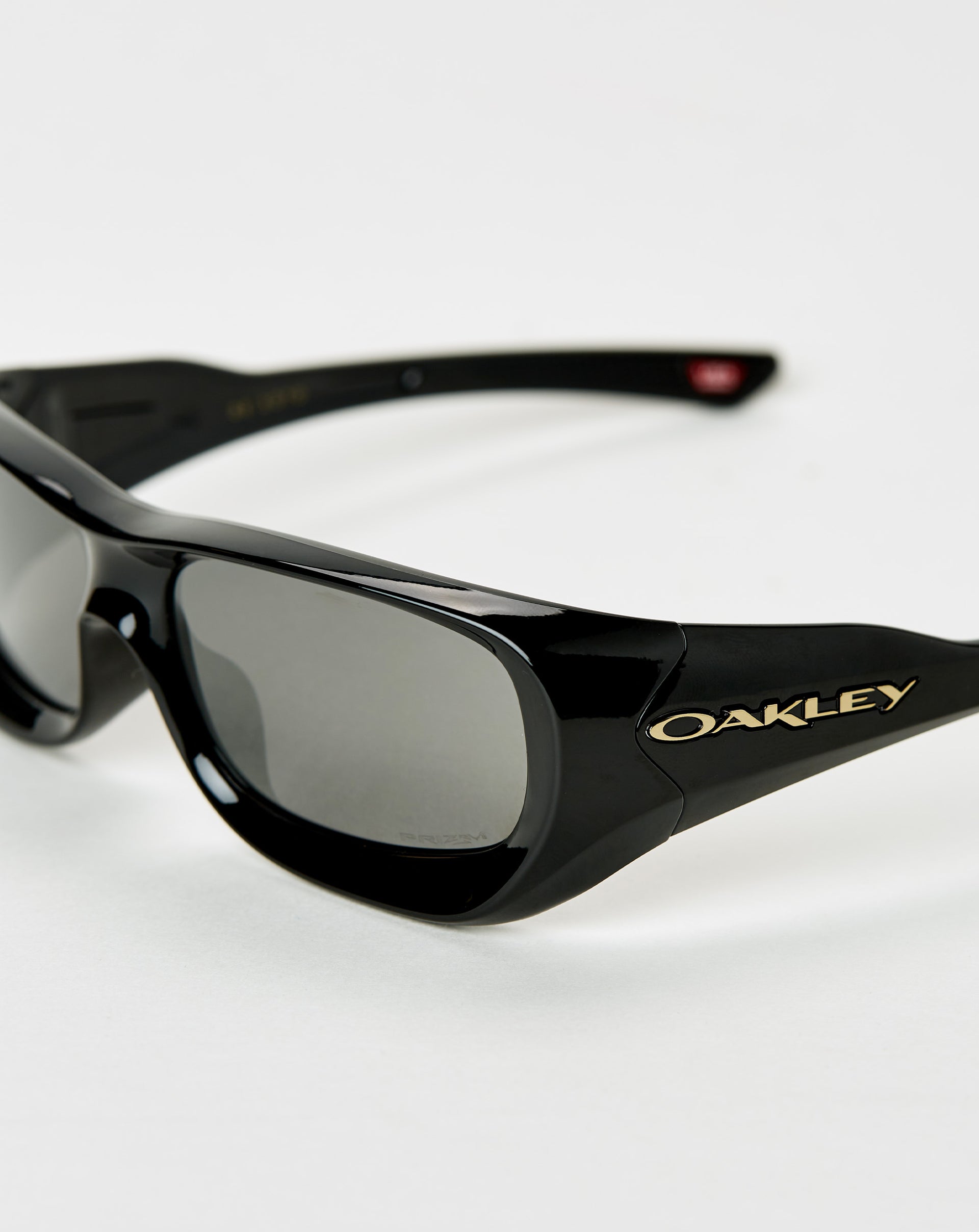 Oakley — Innovative Eyewear for Enthusiasts – Xhibition