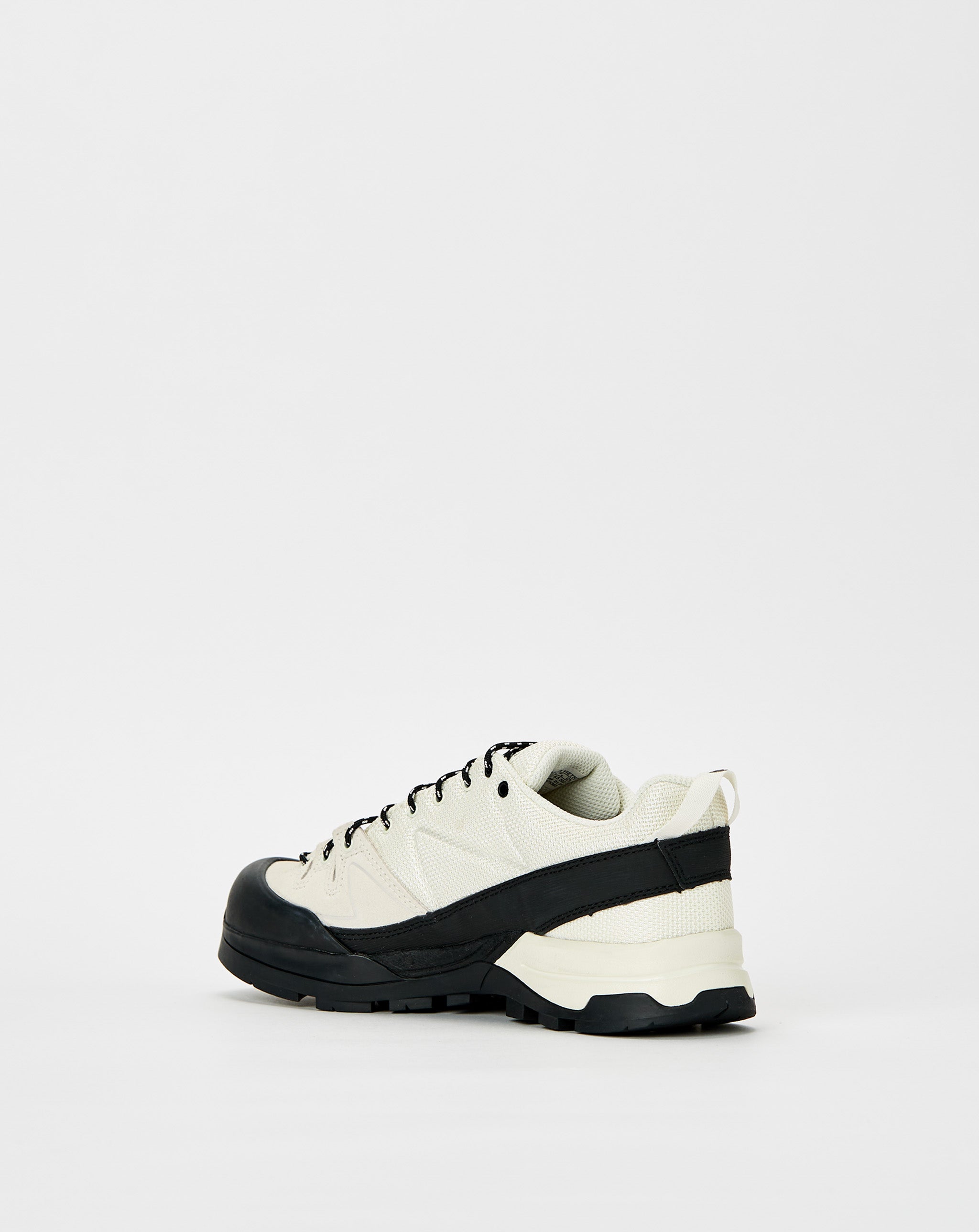 Salomon — Performance Footwear and Gear – Xhibition